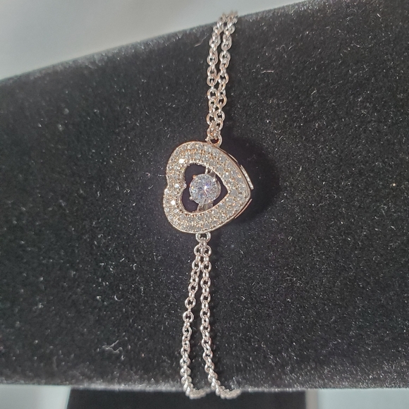 Jewelry | Nwot Dancing Diamond Simulate Heart Bracelet | Poshmark